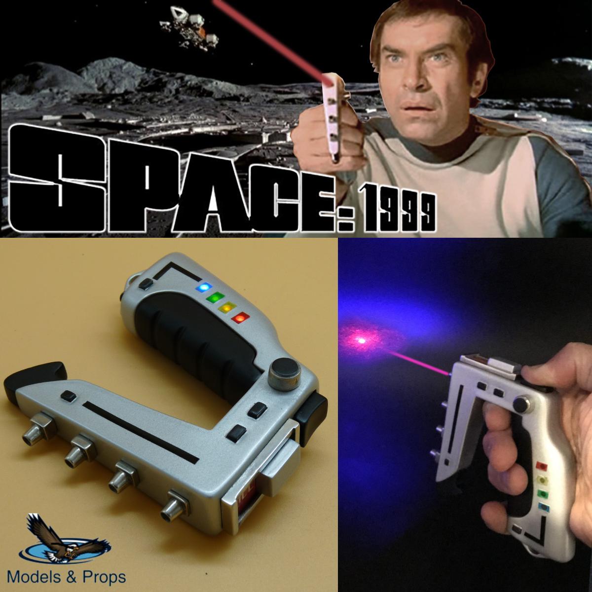COSMOS 1999 (SERIE) - STUN GUN PROP REPLICA ECHELLE 1:1 AVEC ECLAIRAGE ...