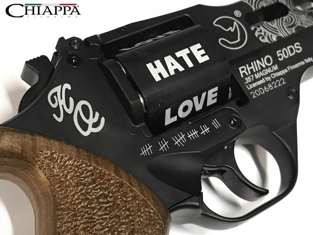 SUICIDE SQUAD - HARLEY QUINN REVOLVER OFFICIEL TOUT METAL LIMITED ...