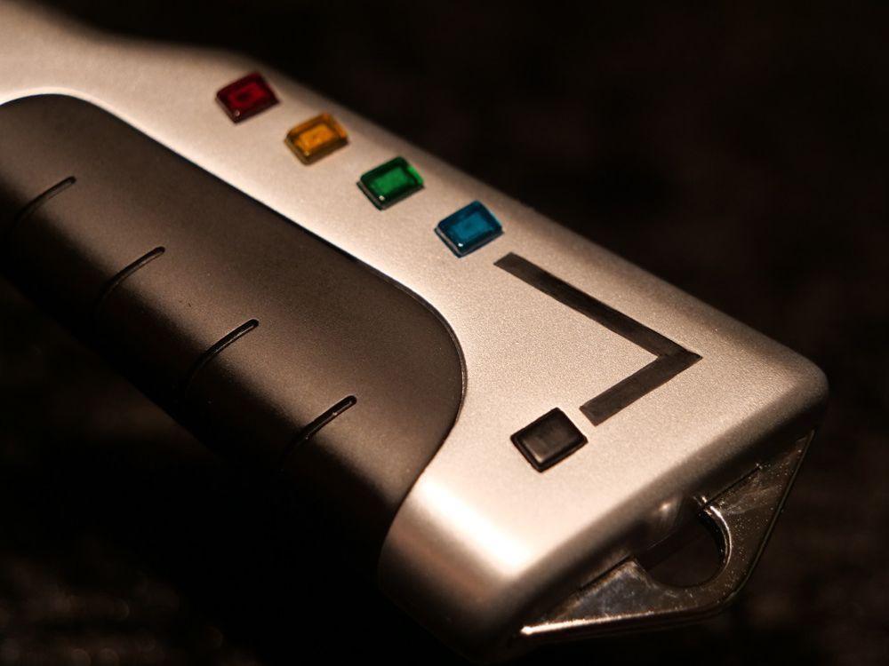 COSMOS 1999 (SERIE) - PACK STUN GUN & COMLOCK PROP REPLICA OFFICIEL ...